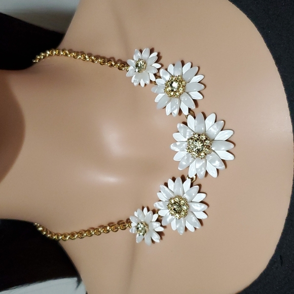Talbots | Jewelry | Talbots White Flower Necklace | Poshmark
